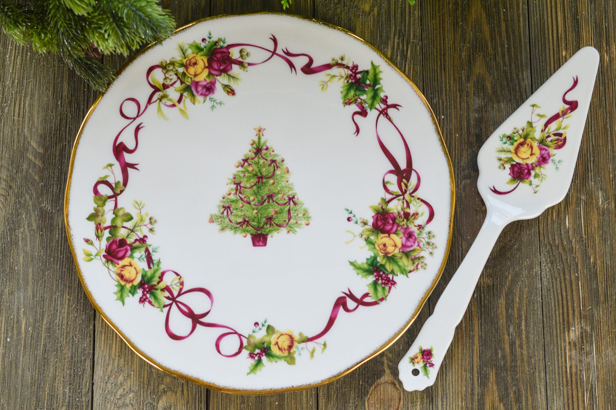 Royal Albert Christmas Patterns - The Teacup Attic