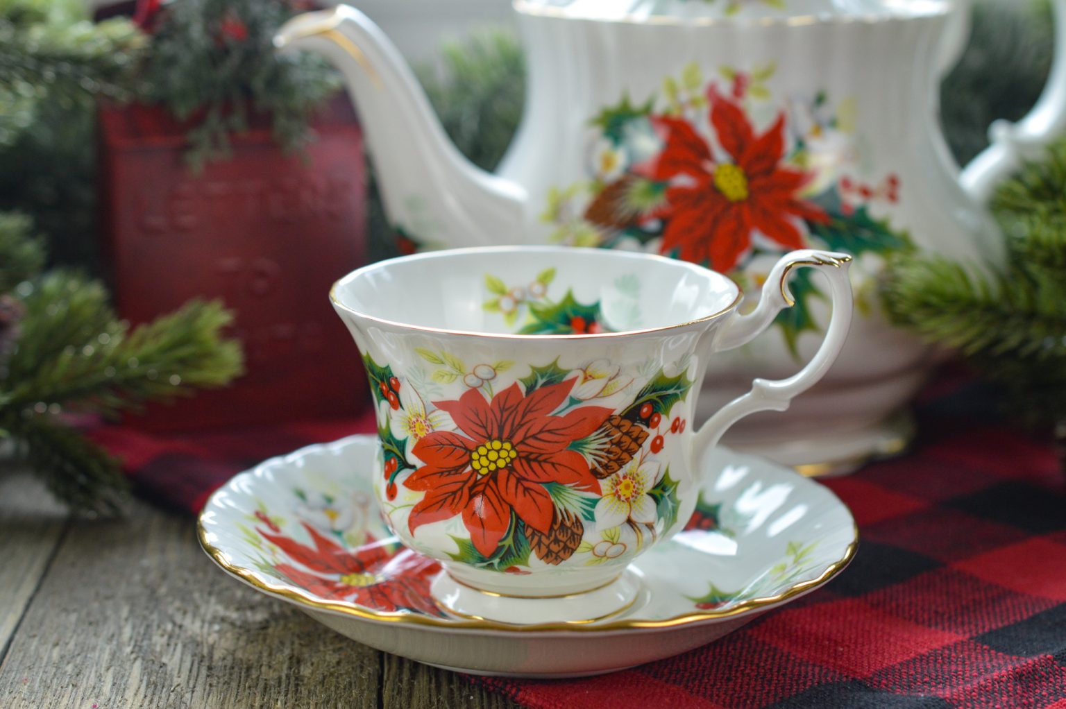 Royal Albert Christmas Patterns - The Teacup Attic