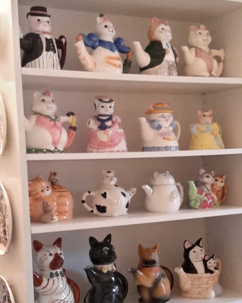 Exploring Novelty Teapots With Trisha's Teapots - The Teacup Attic