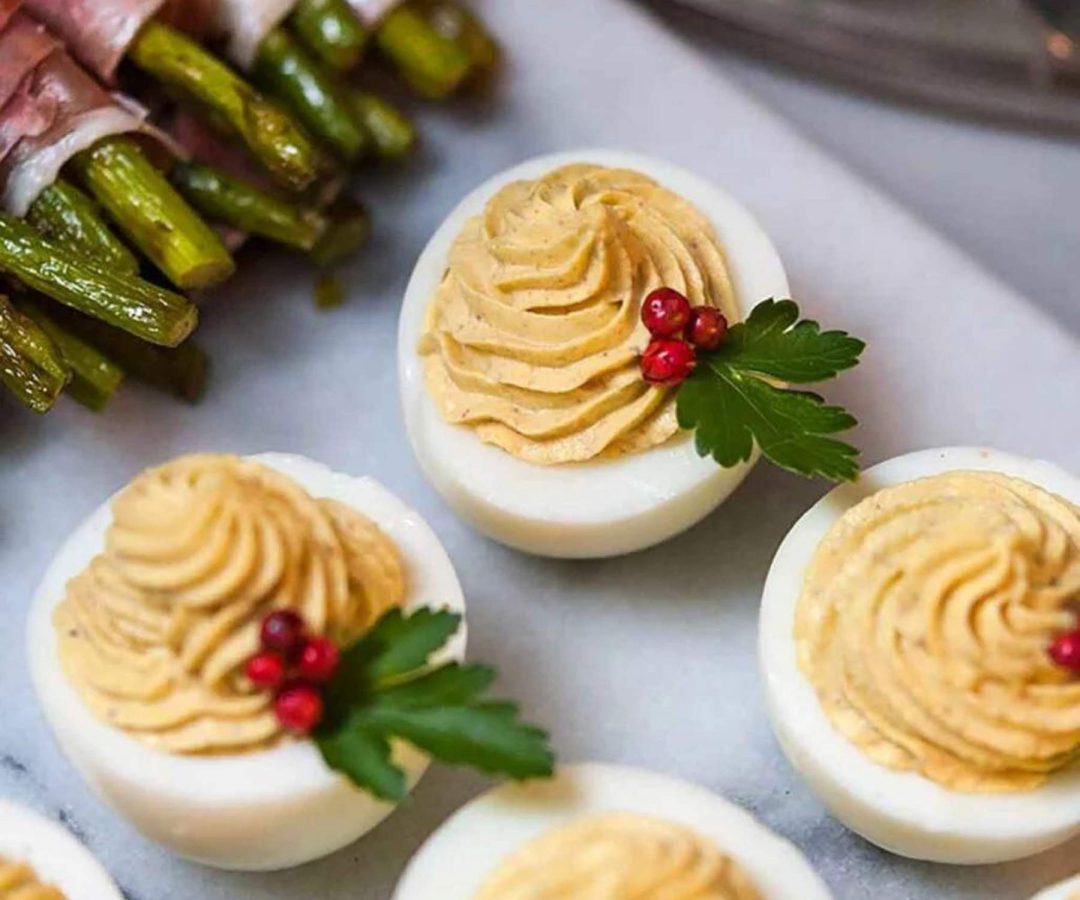 Merry Little Christmas Deviled Eggs - The Teacup Attic