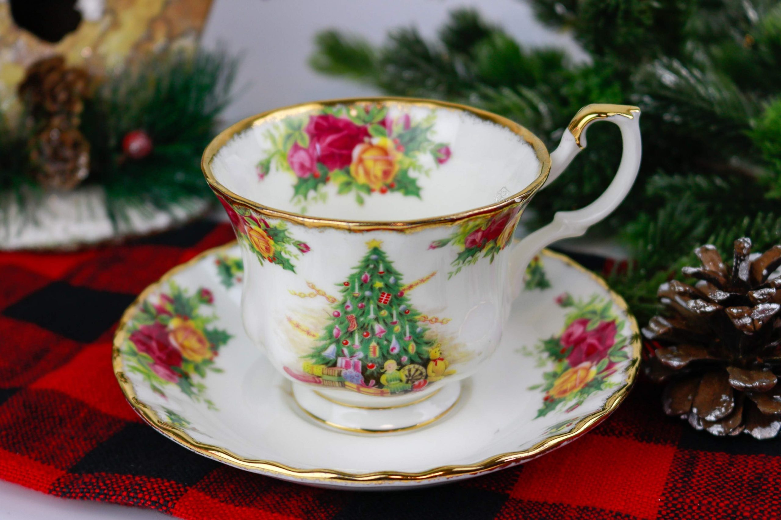 Royal Albert Christmas Patterns - The Teacup Attic