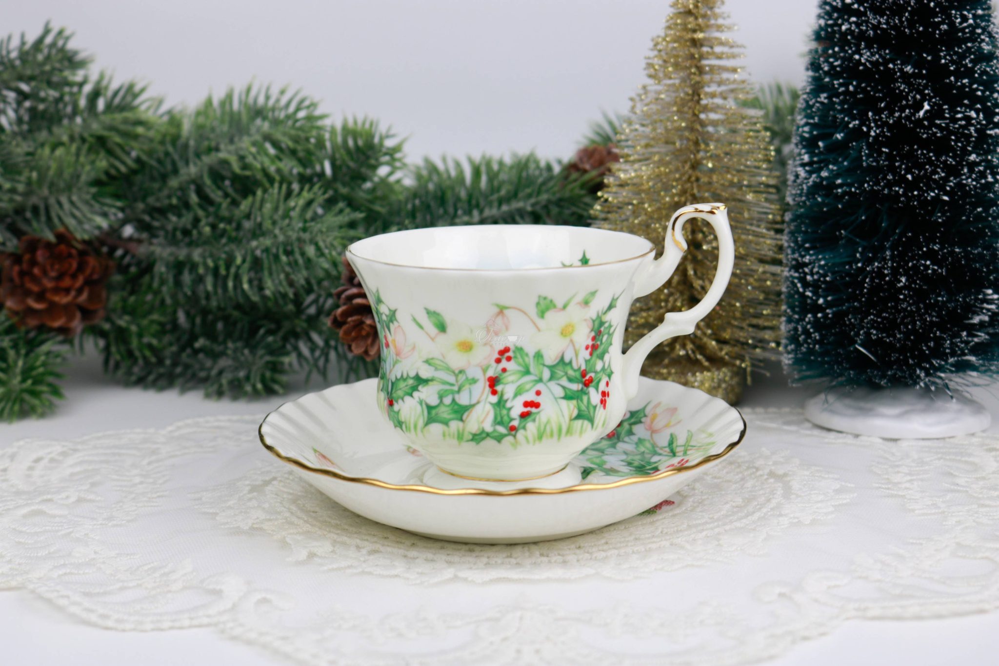 Royal Albert Christmas Patterns - The Teacup Attic