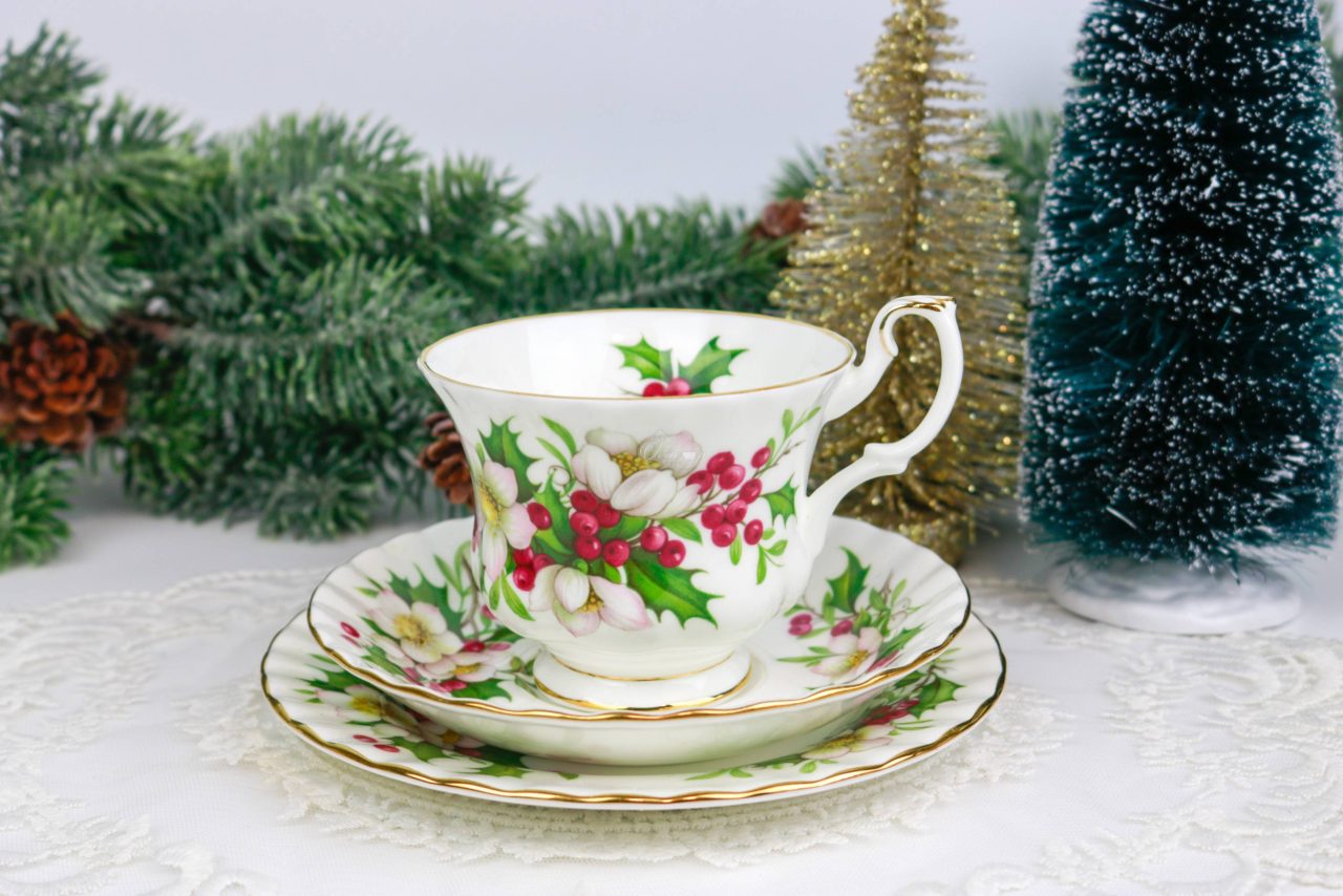 Royal Albert Christmas Patterns - The Teacup Attic